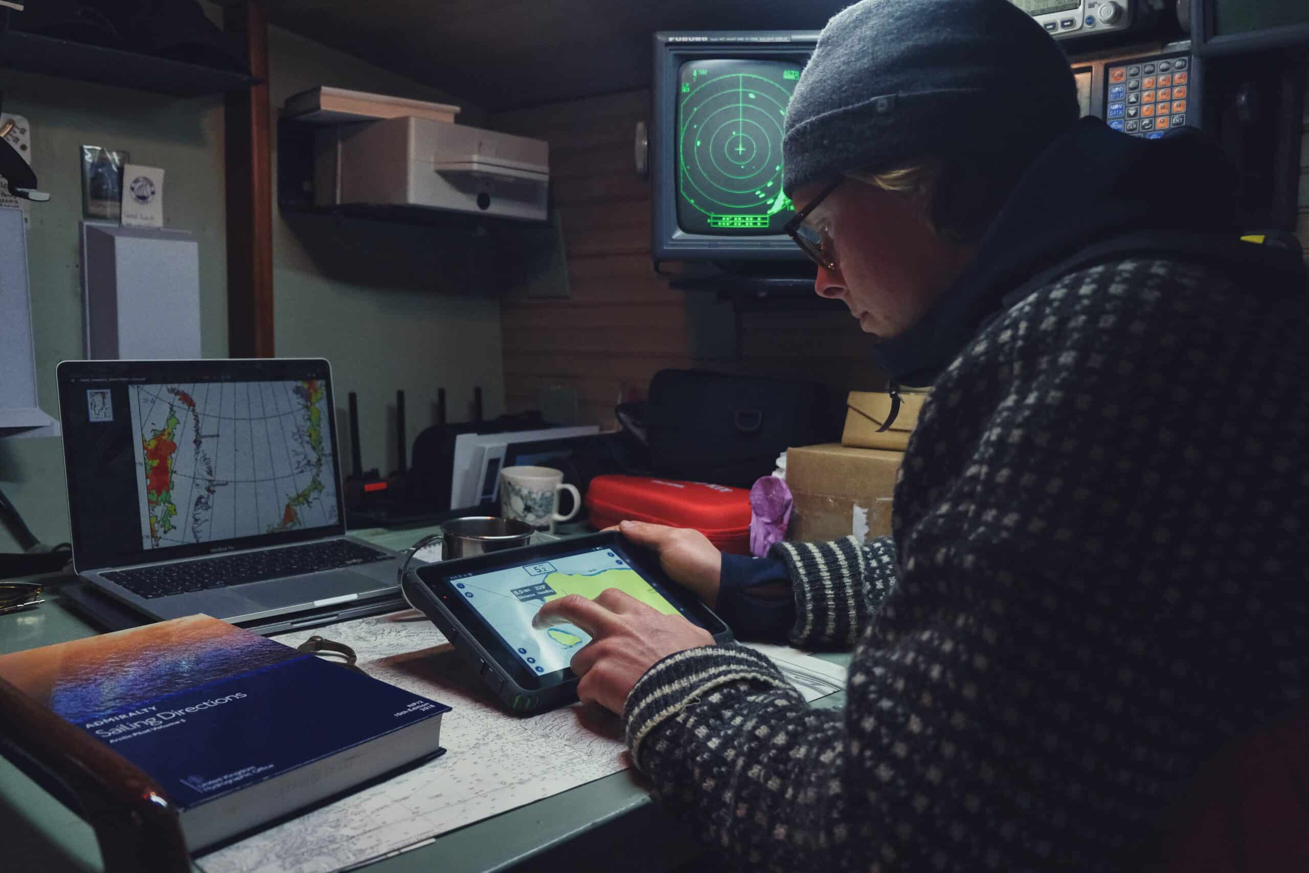 Are chartplotters being replaced by rugged tablets?